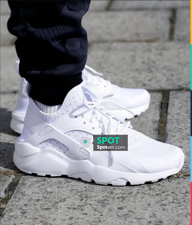 Air Huarache Run Ultra White (2017) sur le compte Instagram de @cavarez_ | Spotern