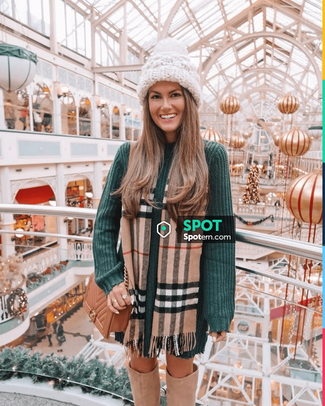 Robe pull de Caitlin Covington sur l'Instagram account @cmcoving | Spotern