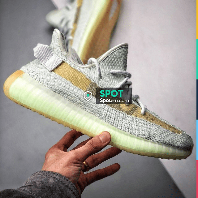 Yeezy Boost 350 V2 “Hyper Space” sur le compte Instagram de @myeezy33 ...