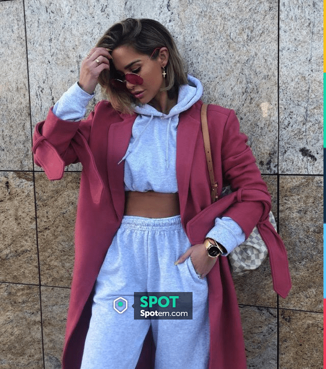 Jogger Gris de Emily Shak sur l'Instagram account @emilyshak | Spotern