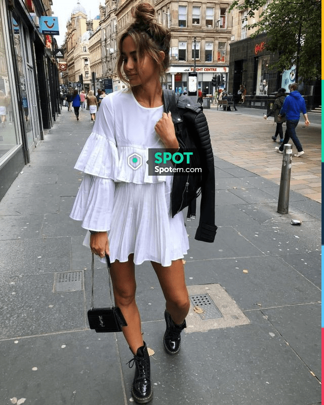 Robe en blanc Emily Shak sur l'Instagram account @emilyshak | Spotern