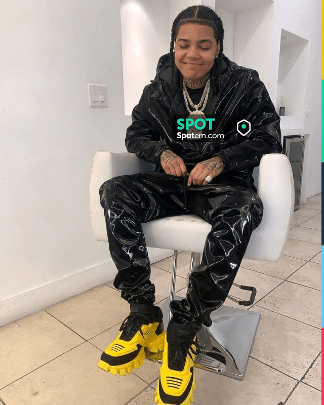 La veste noire en vinyle de Young M.A sur le compte Instagram de ...