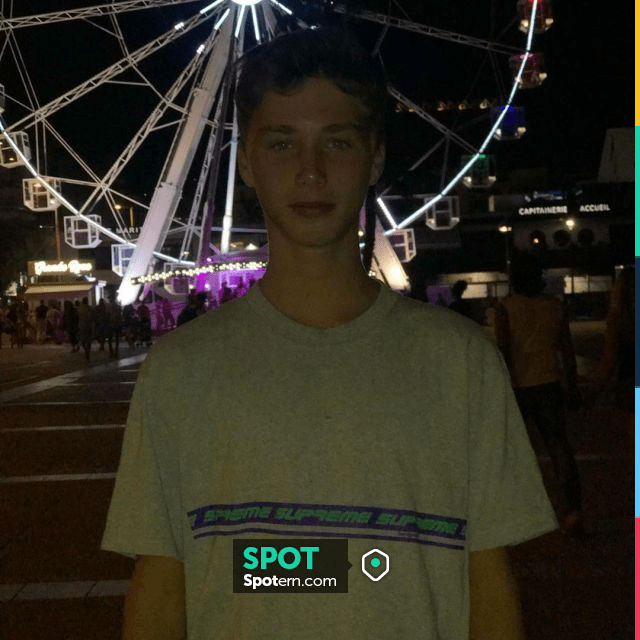 T-shirt supreme worn by clement in the account Instagram of @clement ...