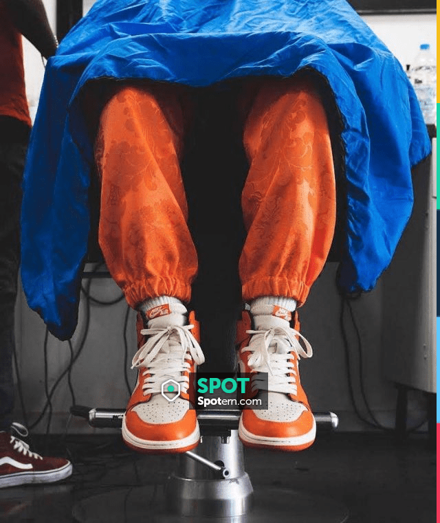 Rear panel Jordan 1 Mid Shattered on the account Instagram of ...