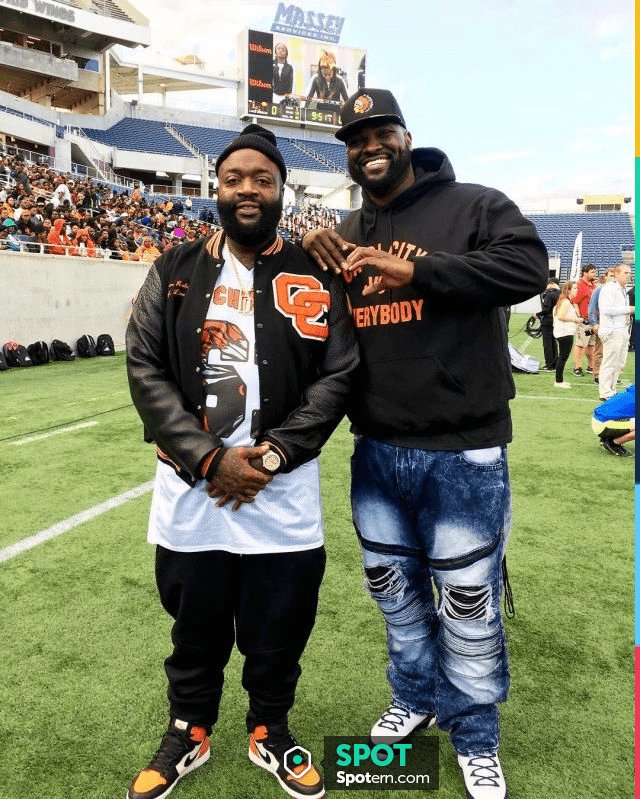 Sneakers nike orange, black and white worn by Rick Ross on the account ...