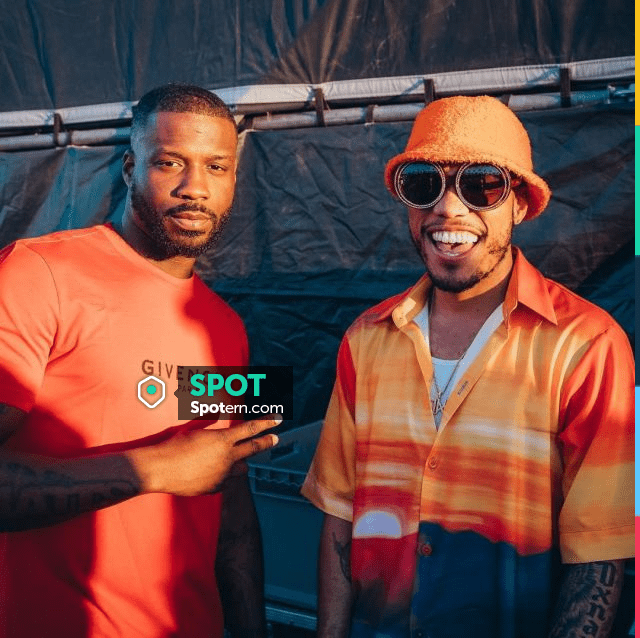 The t-shirt Givenchy red with logo with distressed effect worn by Jay ...