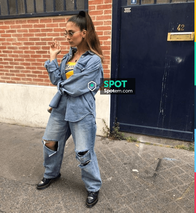 The denim shirt worn by Chilla on his account Instagram @chillaofficiel ...