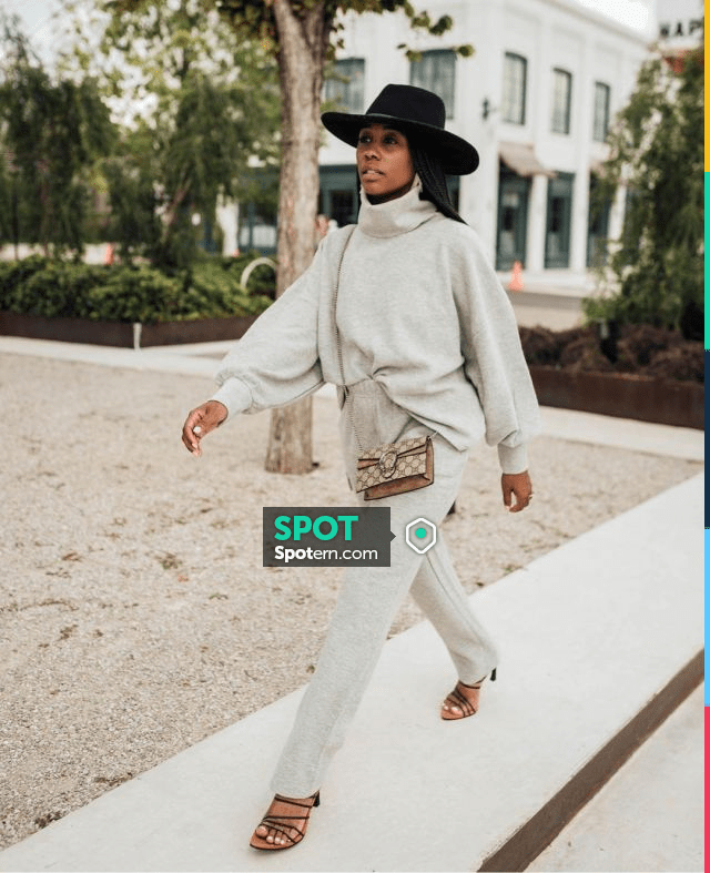¿Quién lleva™ Mid-Rise Straight Cozy Knit Cargo Pants de Shay Sweeney ...