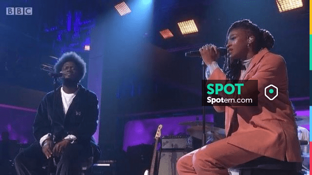 The suit jacket worn by Little Simz on the account Instagram of ...