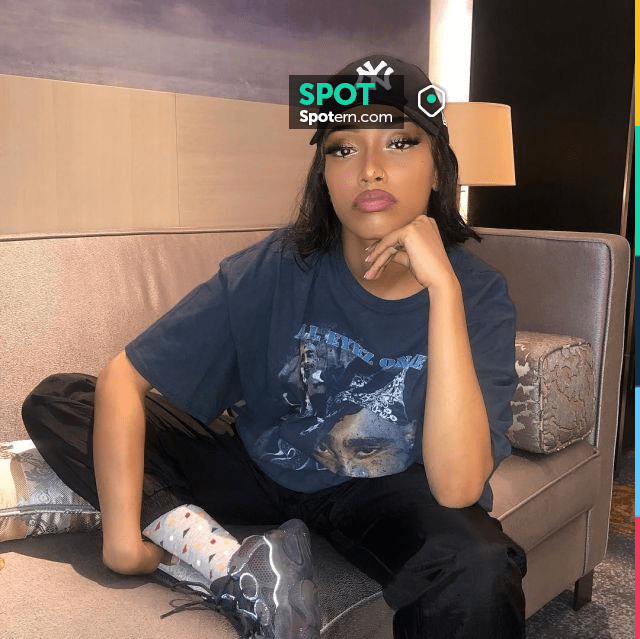 The cap NY black worn by Shay on the account Instagram of @shayizi ...