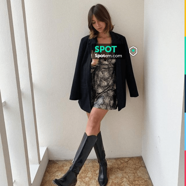 Le blazer noir porté par Lison sur le compte Instagram de @lisonseb | Spotern