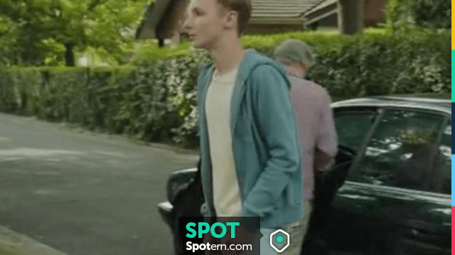 Jean's bleu délavé de Sam (Jérémy Gillet) dans Mytho (S01E06) | Spotern