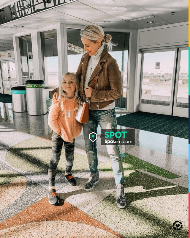 Skinny Jeans de Erin Busbee sur l'Instagram account @busbeestyle | Spotern