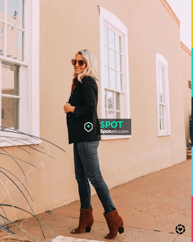 Blazer Noir de Erin Busbee sur l'Instagram account @busbeestyle | Spotern