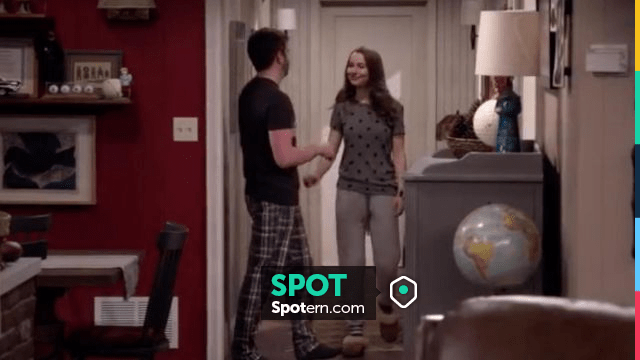 Leggings grey Emmy Quinn (Bridgit Mendler) in Merry Happy Whatever ...