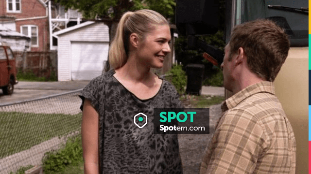 Grey Leopard Print Tee worn by Tami Tamietti (Kate Miner) in Shameless ...