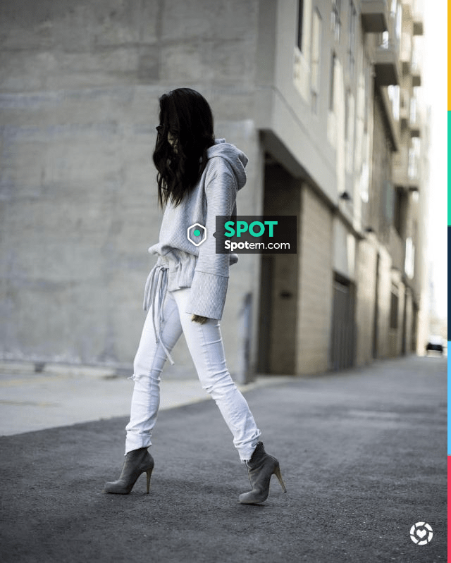 Pull à capuche en Gris de Nina Hu sur l'Instagram account ...