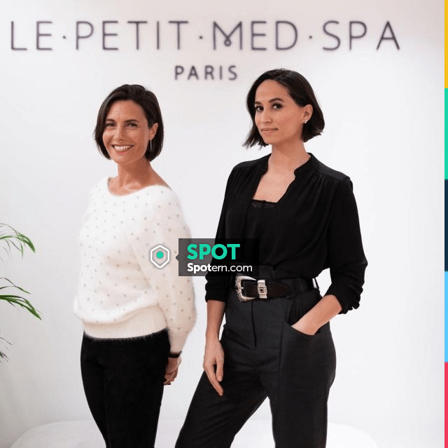 Le pull col décolleté en V au dos, parsemé de strass de Alessandra ...