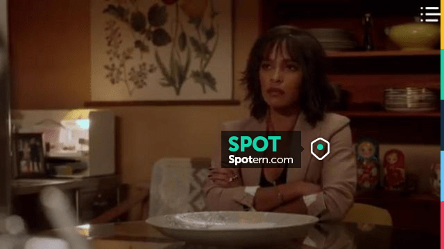 Camel Sin­gle Breast­ed Blaz­er worn by Edie Palmer (Megalyn ...