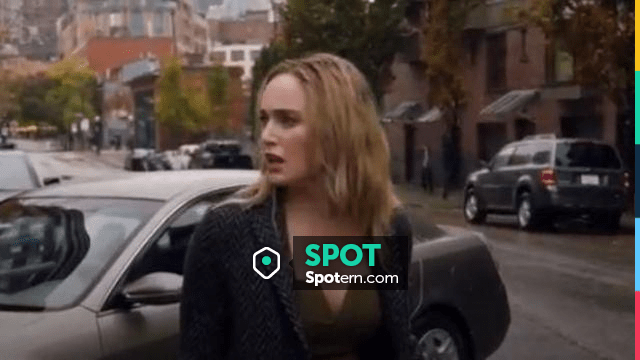 Gray Coat of Sara Lance (Caity Lotz) in DC's Legends of Tomorrow ...
