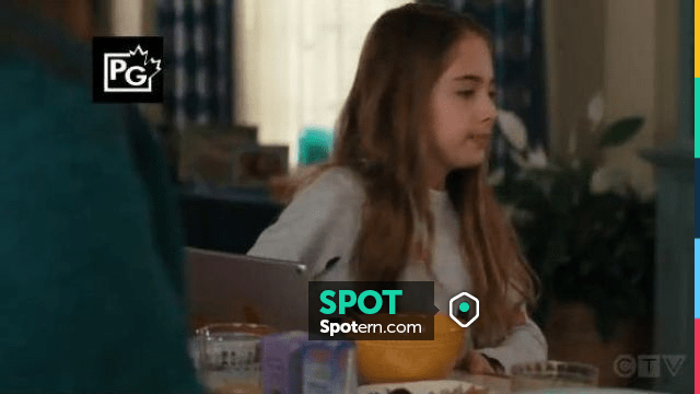 Grey Sweat­shirt worn by Anna-Kat Otto (Julia Butters) in American ...