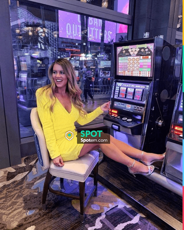 Mini Vestido de Whitney Graham en la cuenta de Instagram @whitswhims ...