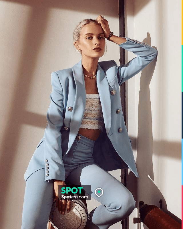 Straight pants of Victoria on the Instagram account @inthefrow | Spotern