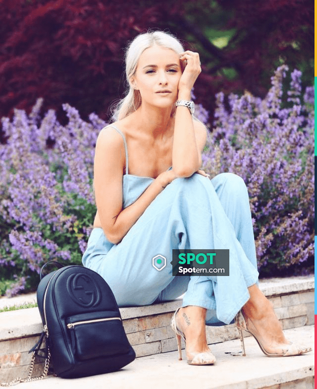 Jump­suit of Victoria on the Instagram account @inthefrow | Spotern
