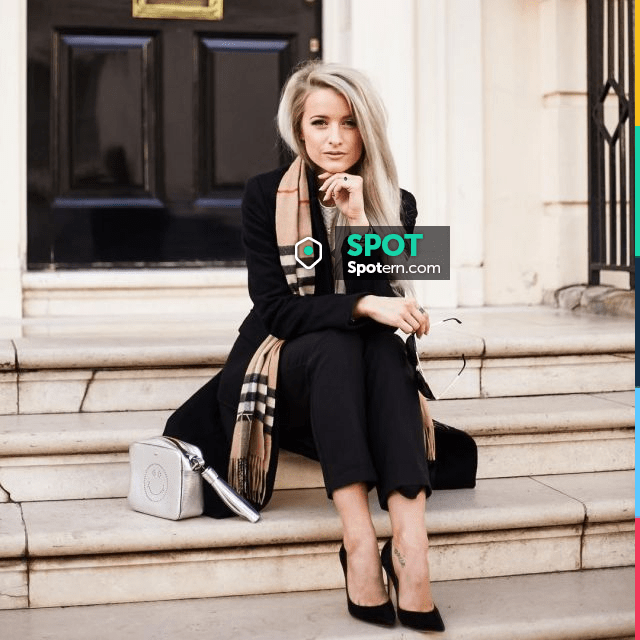 Burberry Checked Scarf de inthefrow en la cuenta de Instagram ...