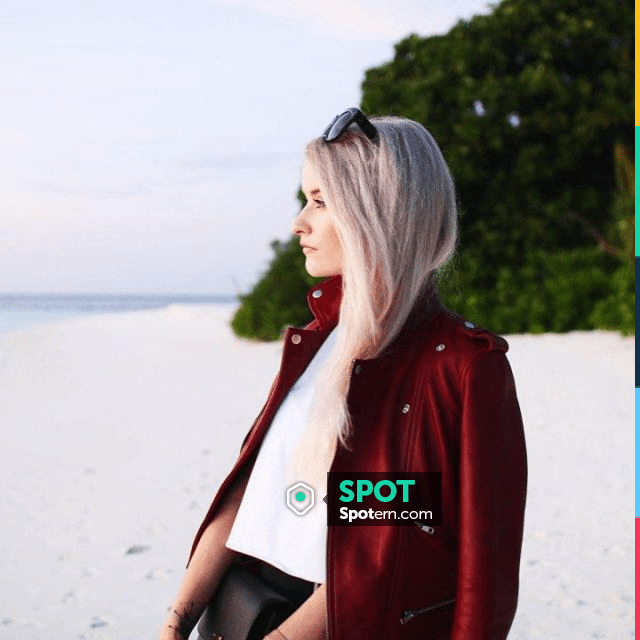 Cropped T Shirt of Victoria on the Instagram account @inthefrow | Spotern