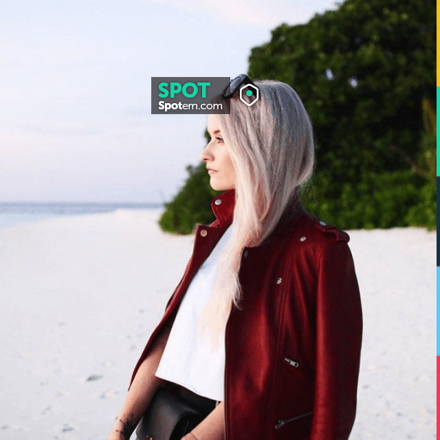 New Au­drey of Victoria on the Instagram account @inthefrow | Spotern