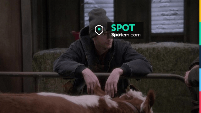 Carhartt beanie worn by Colt Bennett (Ashton Kutcher) as seen in The ...