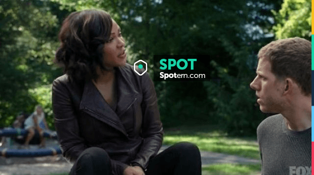 The leather jacket of Lara in Minority Report | Spotern