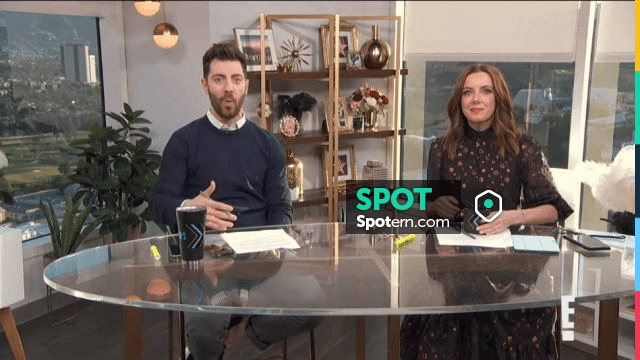 Zara Vo­lu­mi­nous Mi­di Dress worn by Melanie Bromley on E! News ...