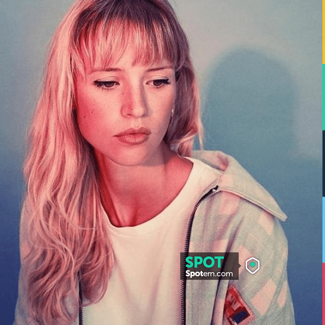 Le sweat gris à carreaux de Angèle sur le compte Instagram de @angele ...