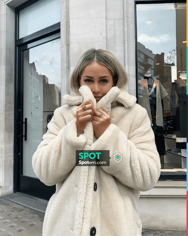 Ted­dy Coat White of Chloe Rose on the Instagram account @allchloerose ...