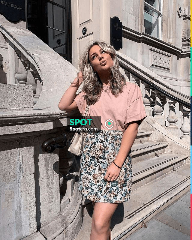 T-Shirt rose de Chloé Rose sur Instagram account @allchloerose | Spotern