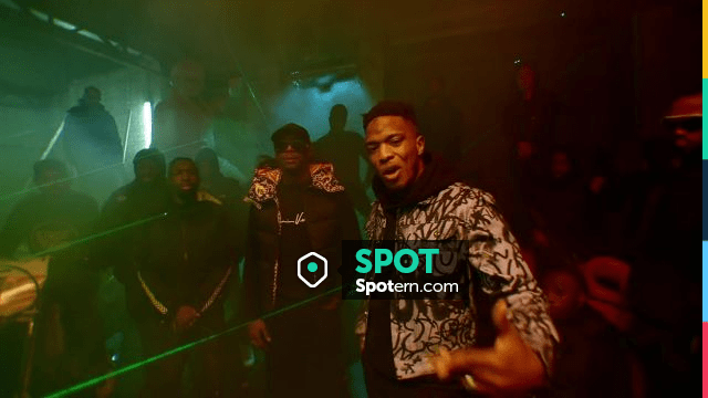 Camiseta VERSACE con el logotipo de GV firma ninho's en Niska - Méchant ...