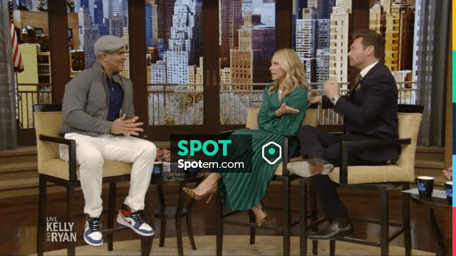 Intermix Green Pleat­ed Wrap Dress worn by Kelly Ripa on LIVE with ...