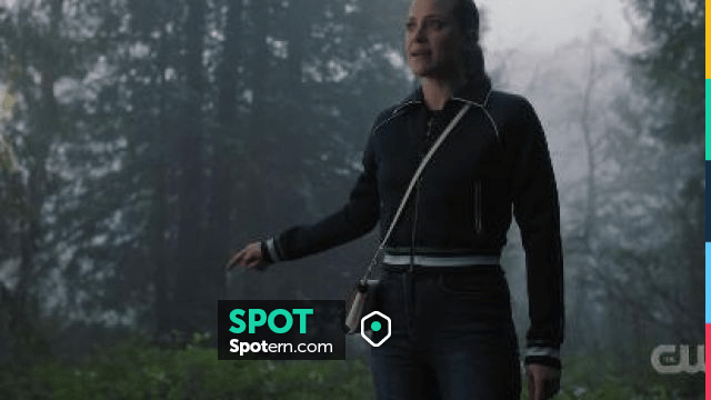 Bolso blanco usado por Betty Cooper (Lili Reinhart) en Riverdale ...