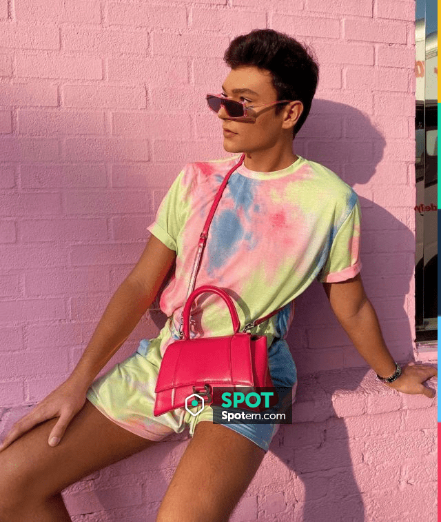 Le sac à main rouge Hourglass de Anthonin sur le compte Instagram de ...