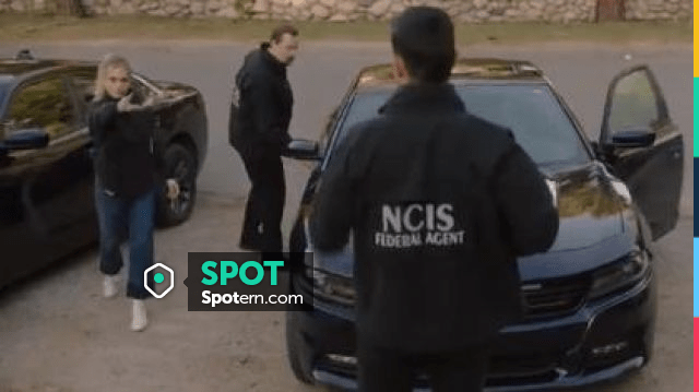 Cropped Con­trast Hem Jeans worn by Ellie Bishop (Emily Wickersham) in ...