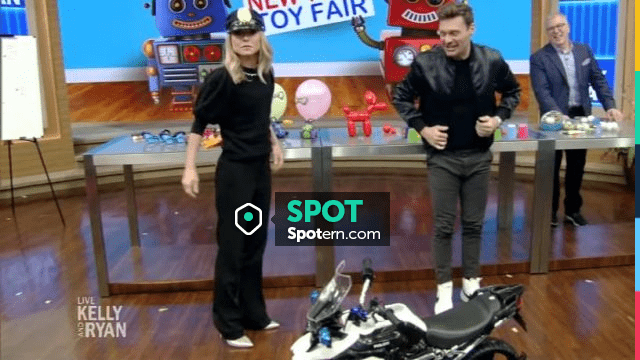 Gucci Stretch Cady Skin­ny Flare Pants worn by Kelly Ripa on LIVE with ...