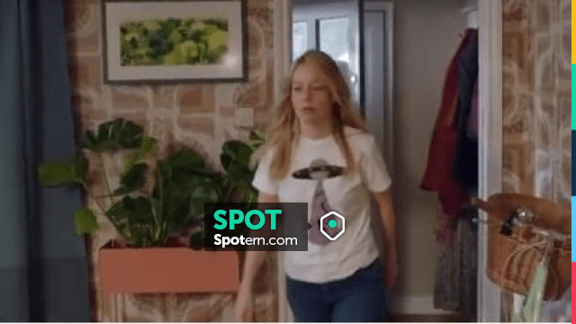 White T- Shirt worn by Rose (Fiona Button) in The Split Season 2 ...