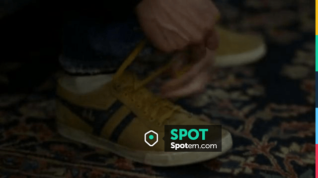 Sneakers yellow GOLA Jonah Heidelbaum (Logan Lerman) in Hunters (S01E02 ...