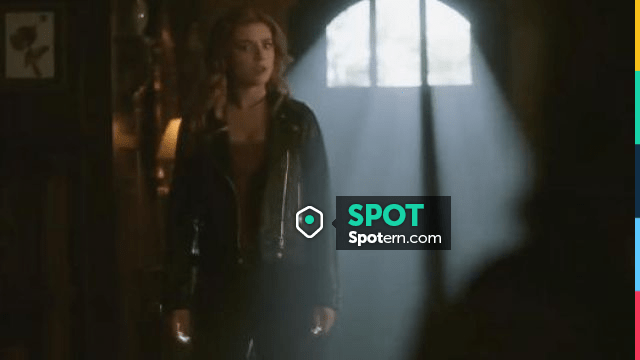 Black Leather Jack­et worn by Jade (Giorgia Whigham) in Legacies Season ...