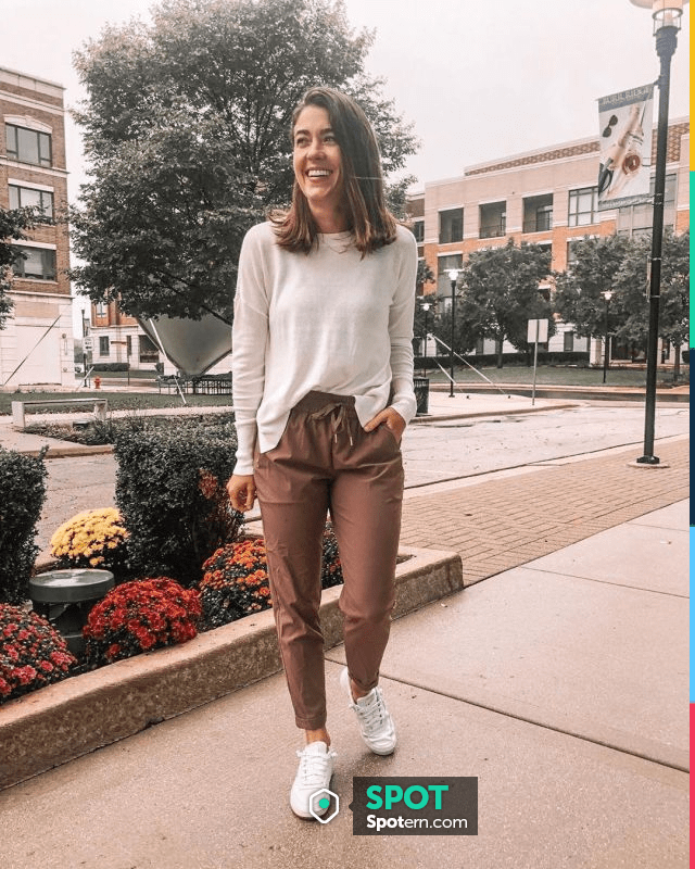 Zapatillas Blancas Reebok de Liz Adams en la cuenta de Instagram ...