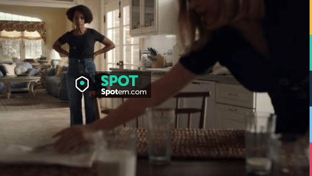 Cropped Flare Jeans worn by Mia Warren (Kerry Washington) in Little ...