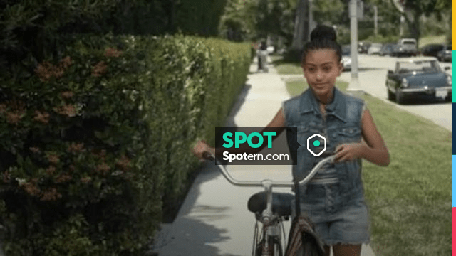 Cropped Den­im Vest worn by Pearl Warren (Lexi Underwood) in Little ...