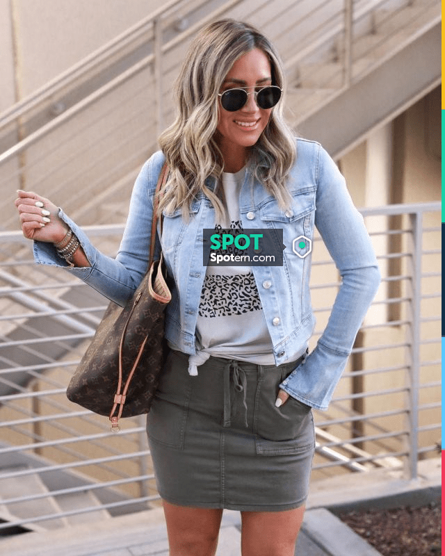 Jean Jack­et of Kim Blank on the Instagram account @liveloveblank | Spotern